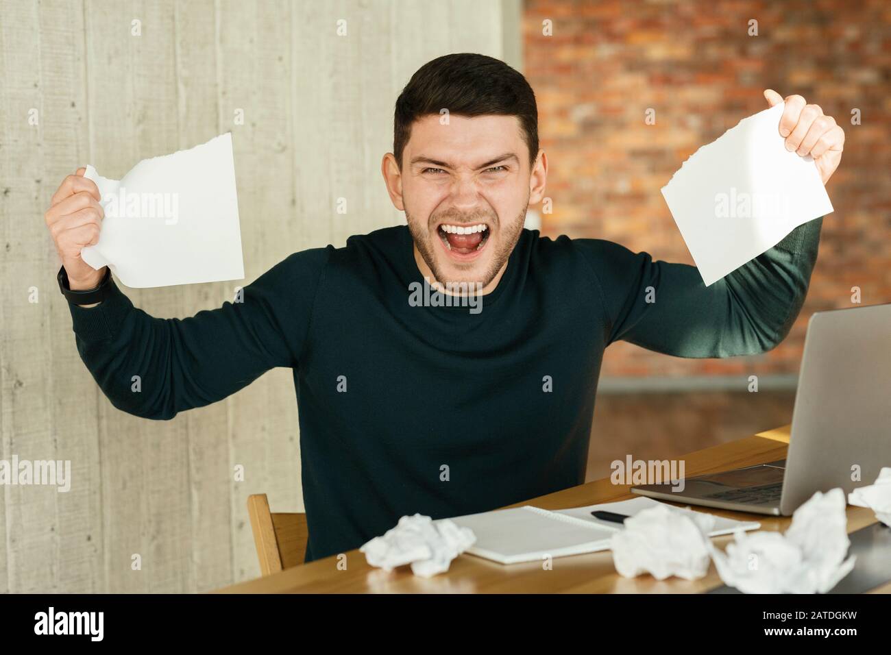Office worker screaming hi-res stock photography and images - Alamy