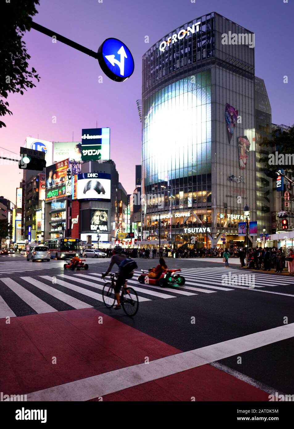 Shibuya crossing japan hi-res stock photography and images - Alamy
