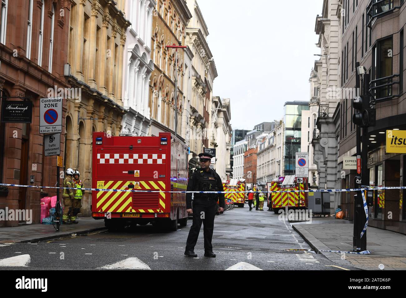 Londons emergency services hi-res stock photography and images - Alamy