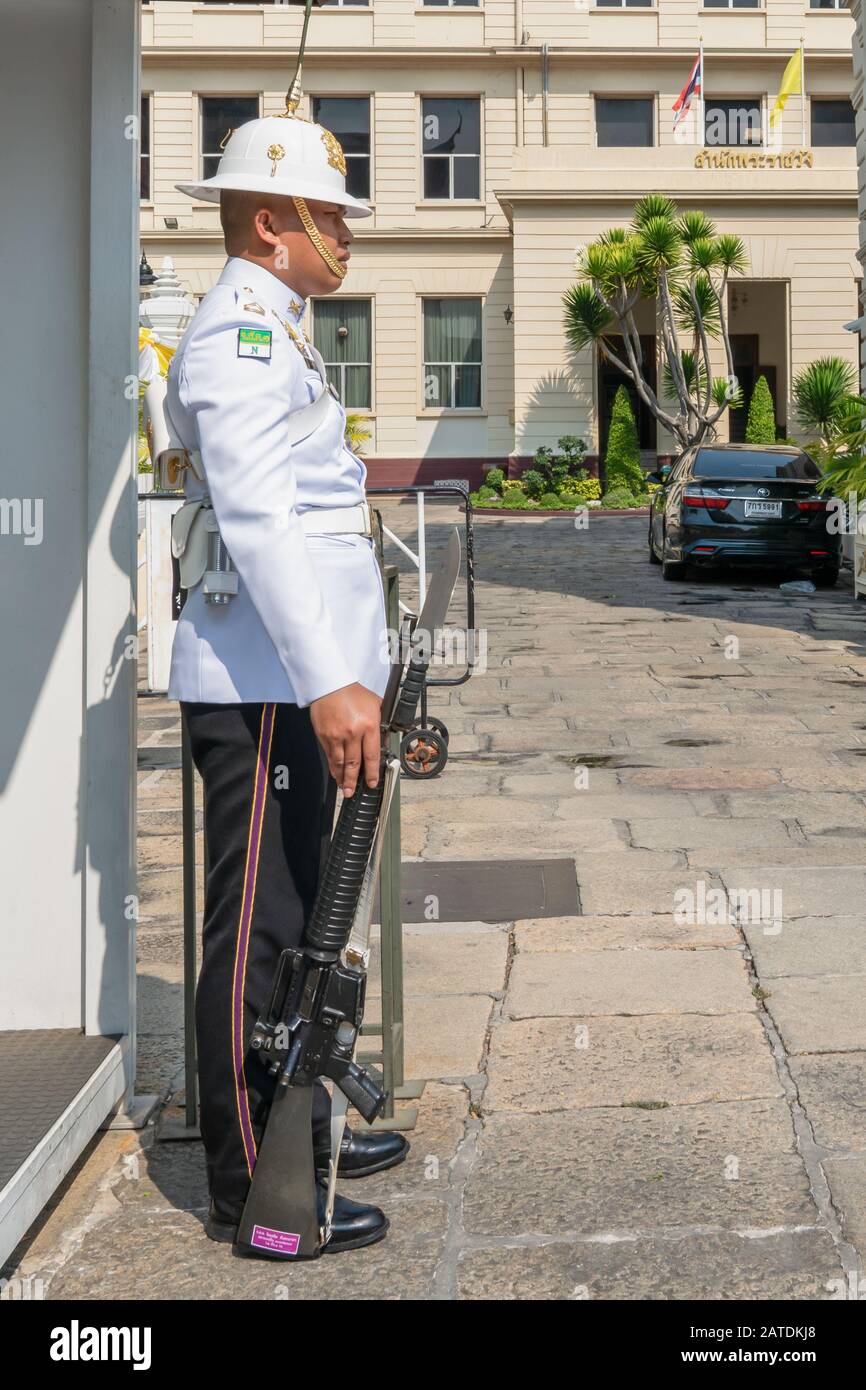 Elephant guard rifle hi-res stock photography and images - Alamy