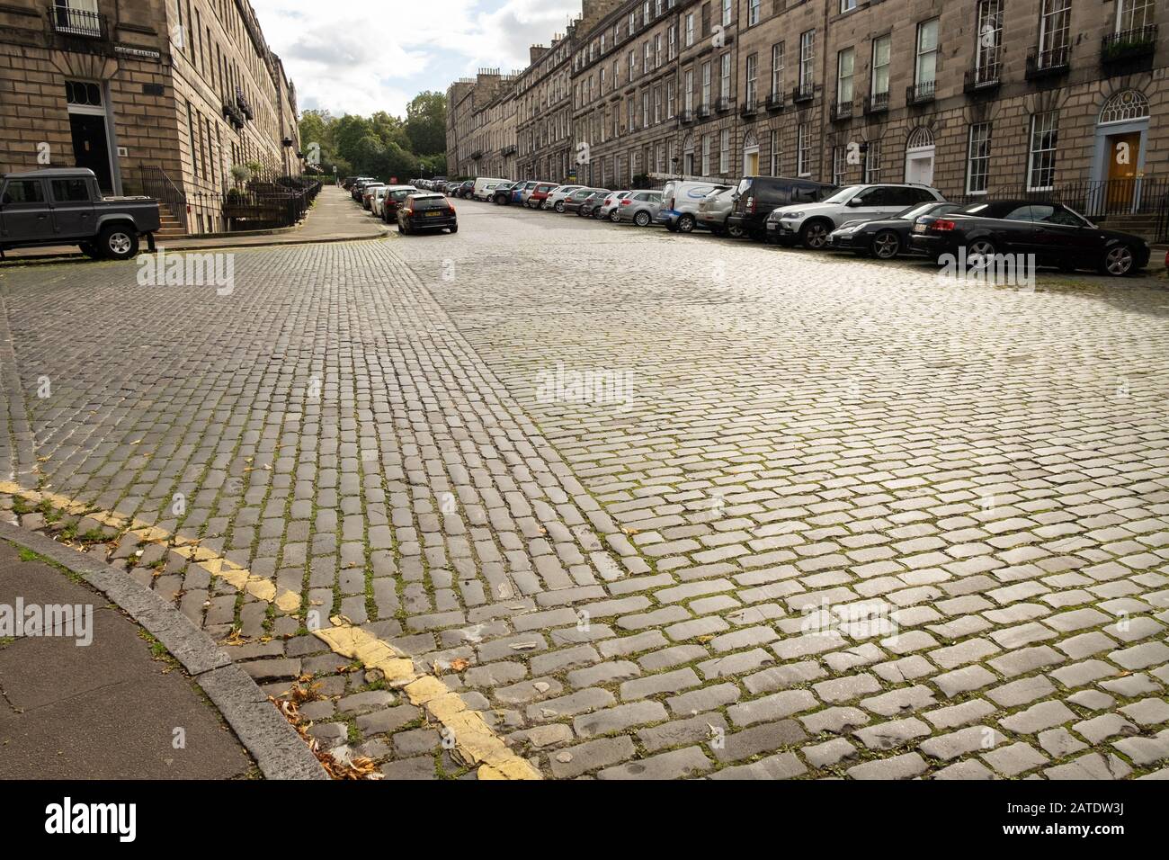 Cobbles street edinburgh hi-res stock photography and images - Alamy