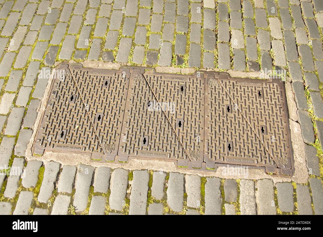 Manhole cover covers hi-res stock photography and images - Alamy