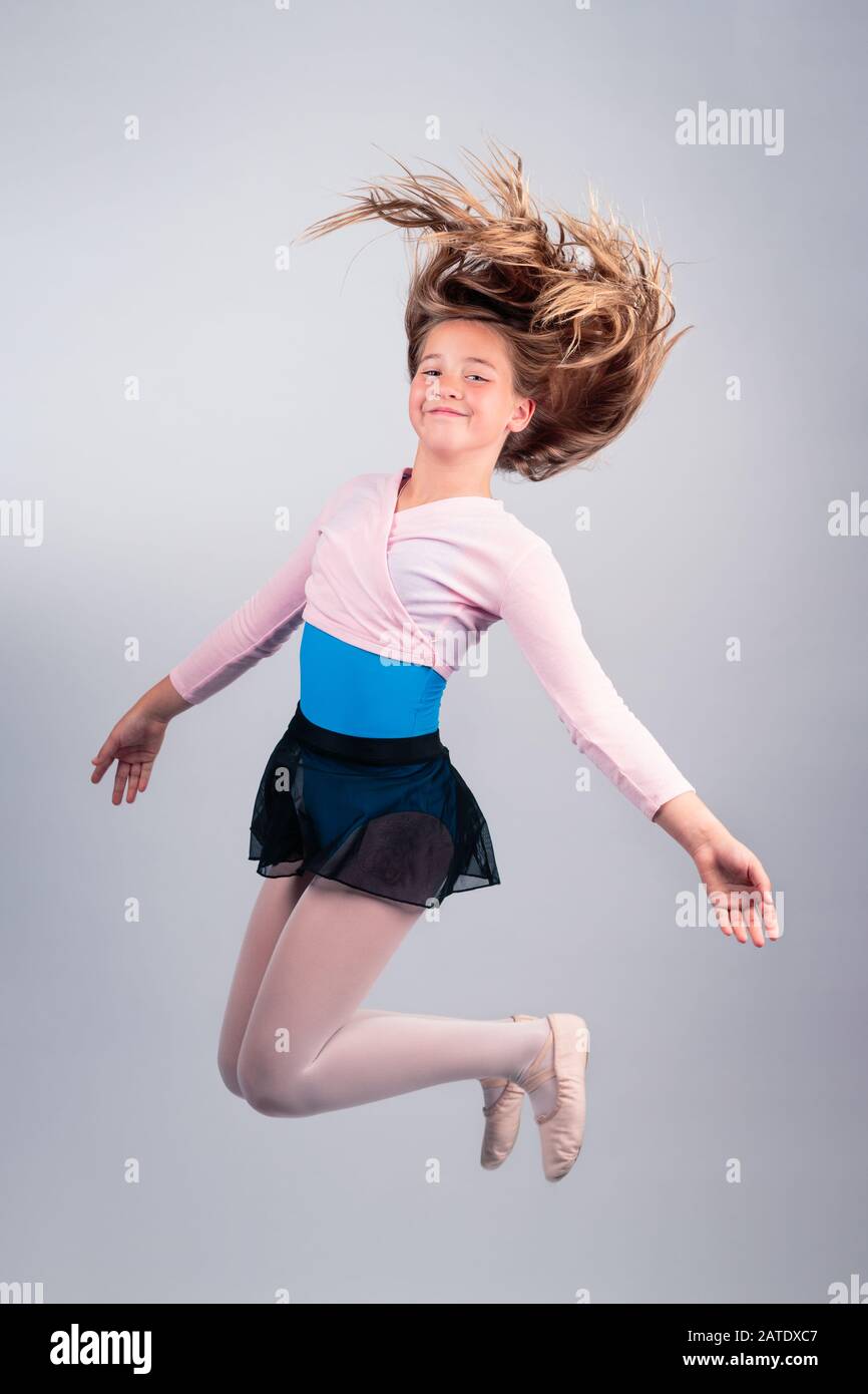 Attractive teen girl legs hi-res stock photography and images - Alamy