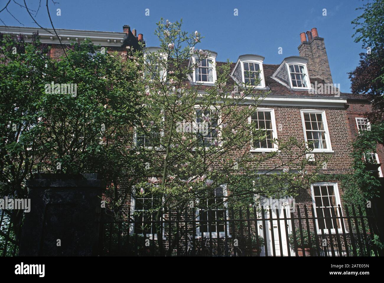 Pond square highgate hi-res stock photography and images - Alamy