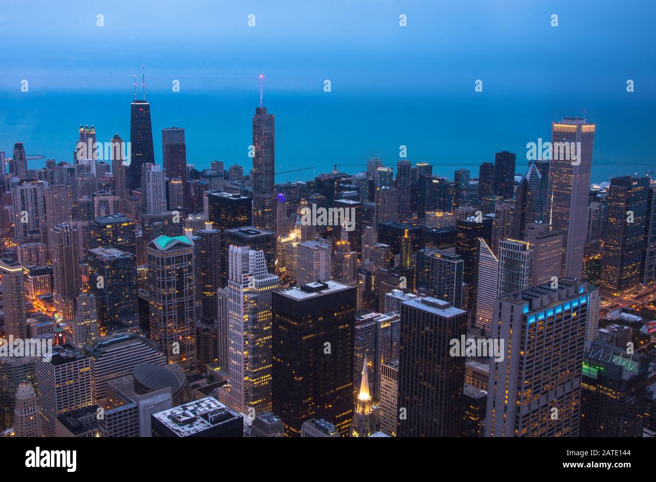 Chicago skyline aerial hi-res stock photography and images - Alamy