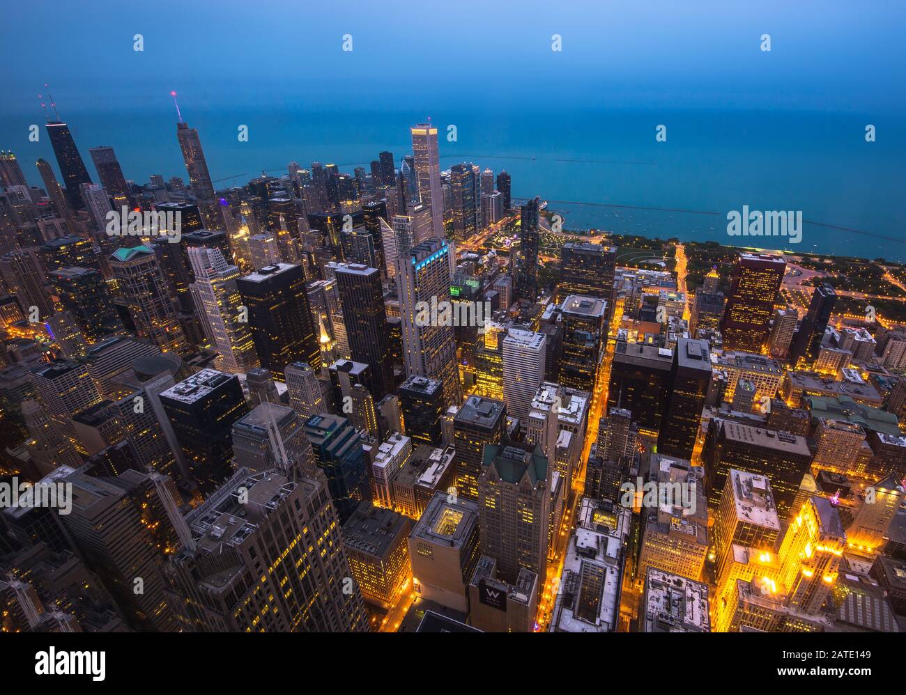 Chicago skyline aerial hi-res stock photography and images - Alamy