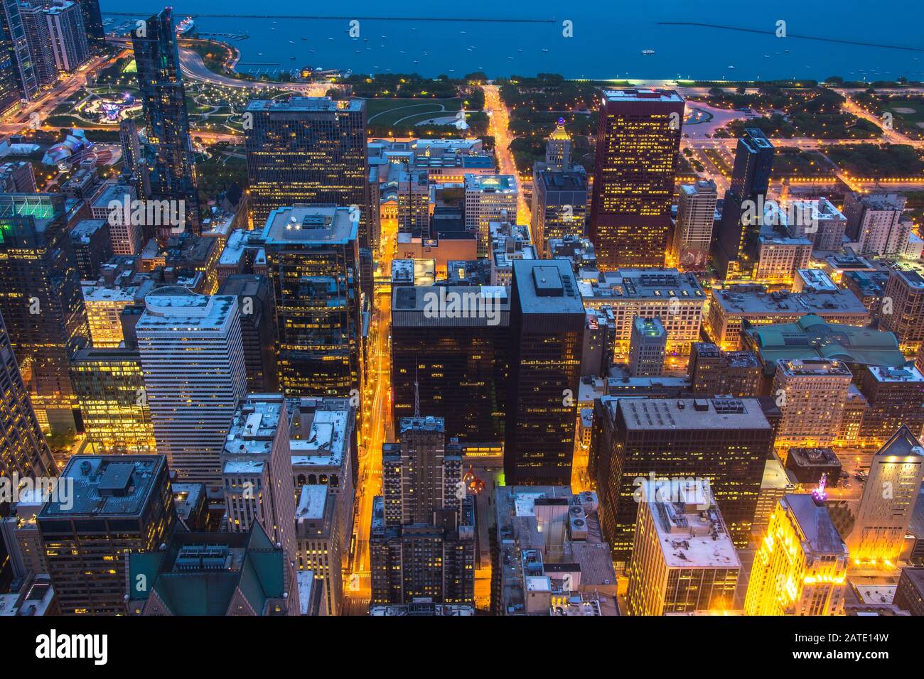 Chicago skyline aerial hi-res stock photography and images - Alamy