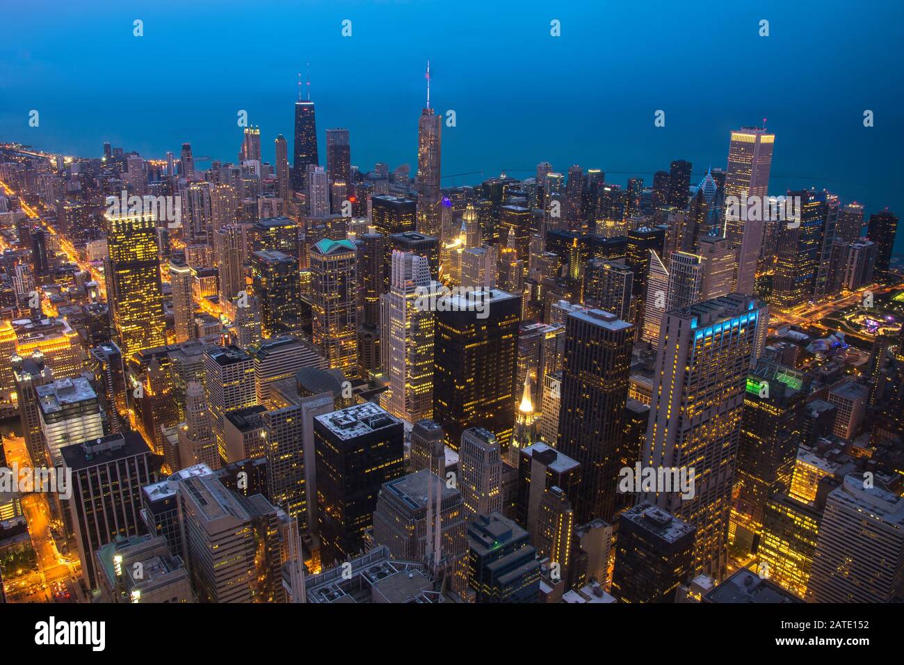 Chicago skyline aerial hi-res stock photography and images - Alamy