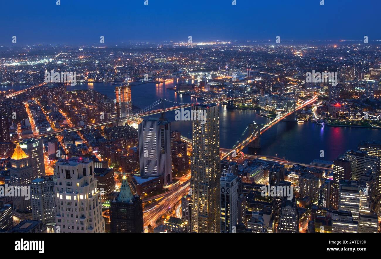New York City's Brooklyn Bridge and Manhattan skyline illuminated at ...