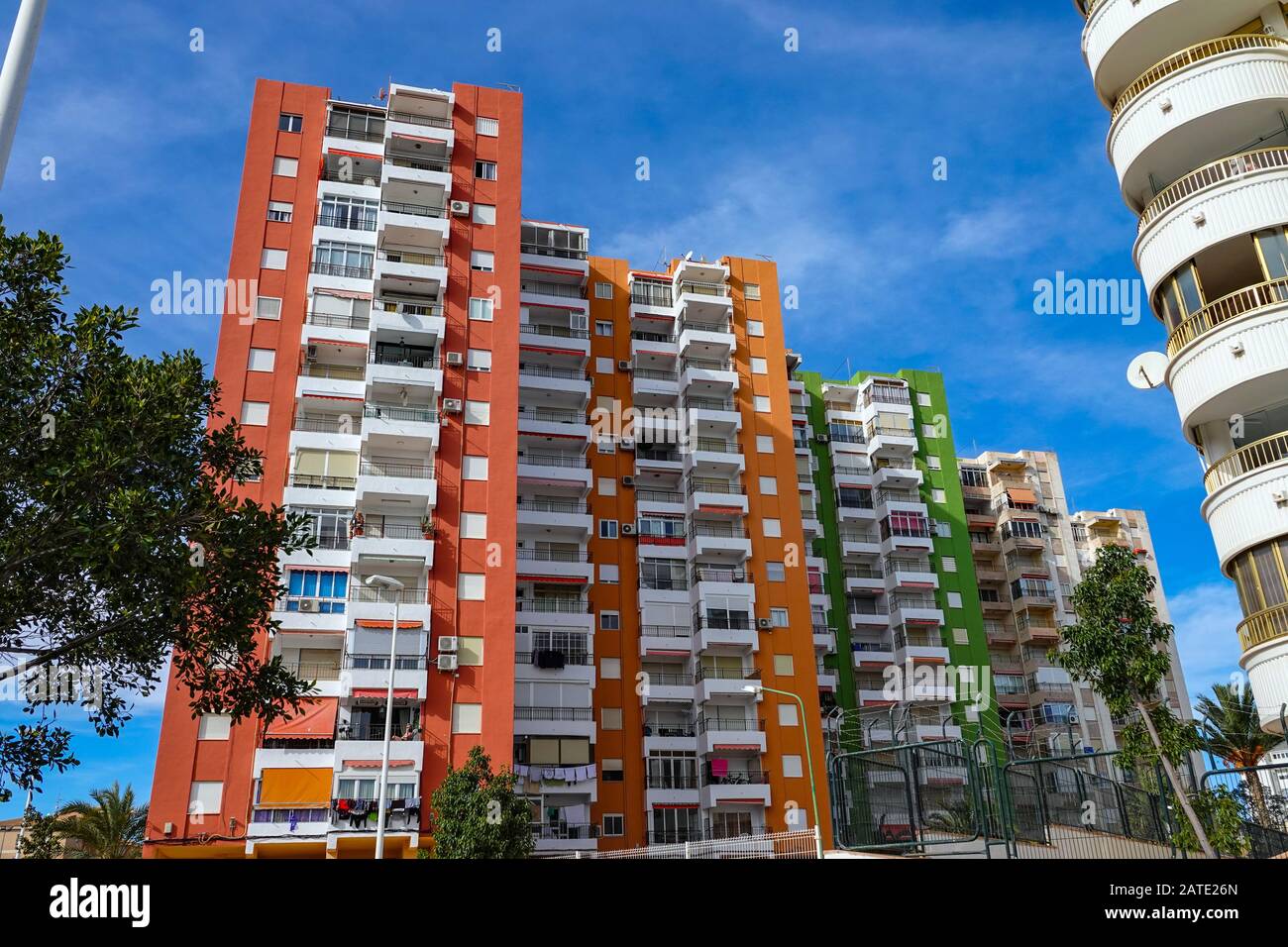 Residential high rise apartment blocks hi-res stock photography and ...