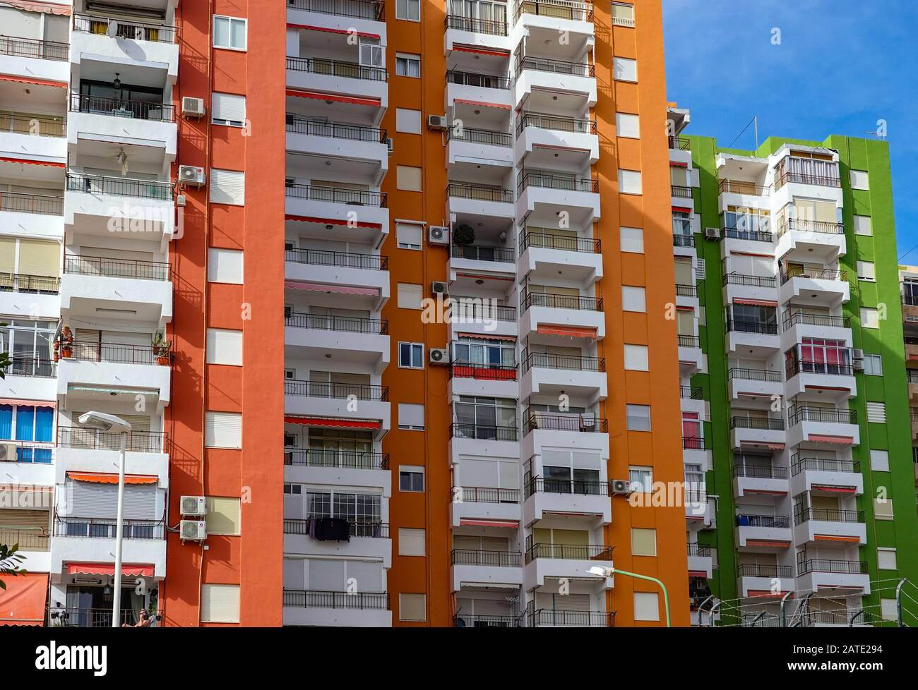 Residential high rise apartment blocks hi-res stock photography and ...