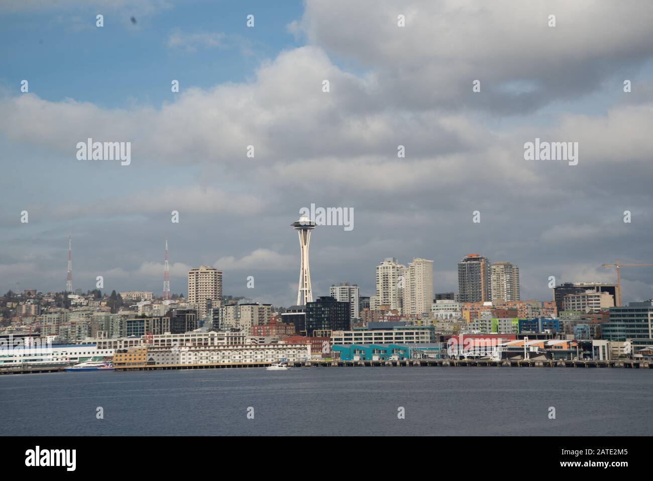 Seattle skyline washington from bainbridge hi-res stock photography and ...