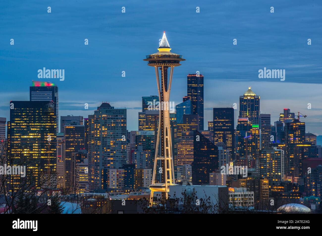 Seattle city skyline at dusk. Downtown Seattle cityscape at night Stock ...