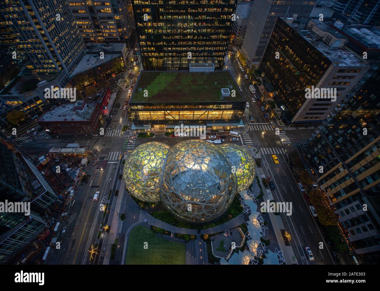 12/22/2018 : View of Amazon the Spheres at its Seattle headquarters and ...