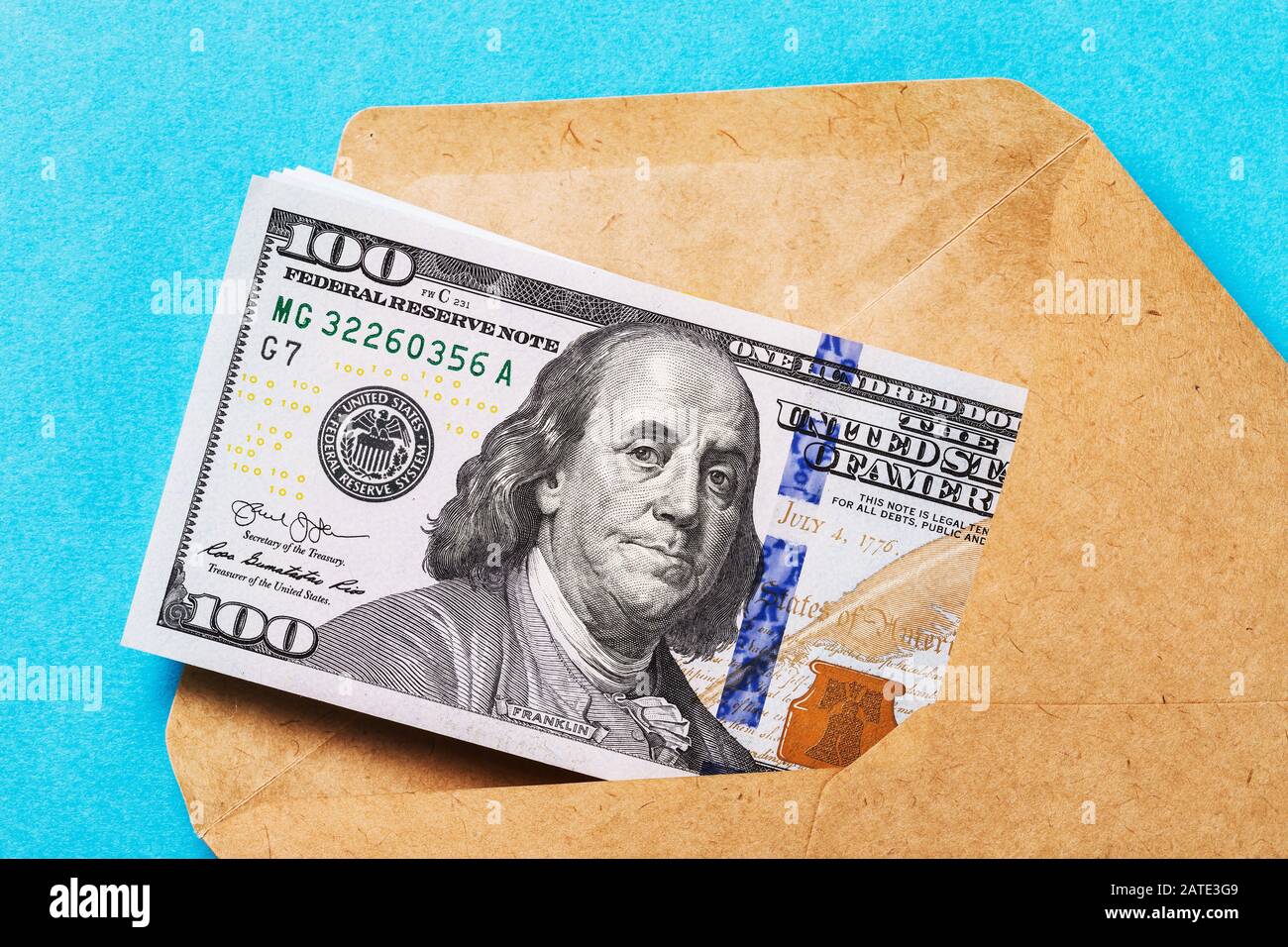 One hundred dollar bills in an envelope, top view Stock Photo - Alamy