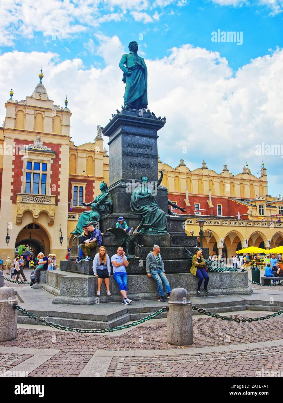 Cloth merchant medieval hi-res stock photography and images - Alamy