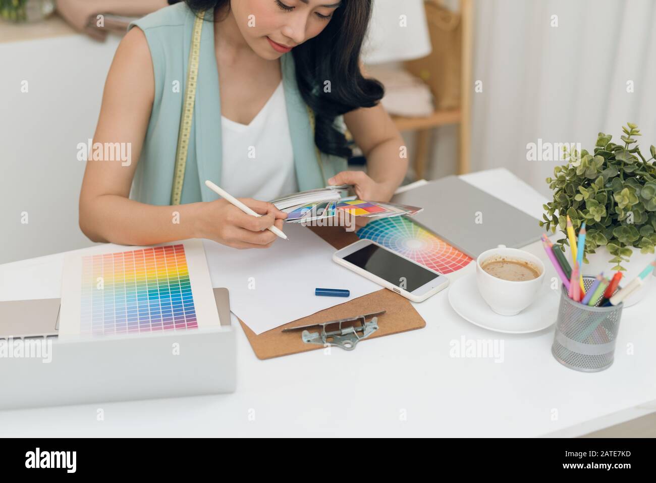 Work fashion designer couturier hi-res stock photography and images - Alamy