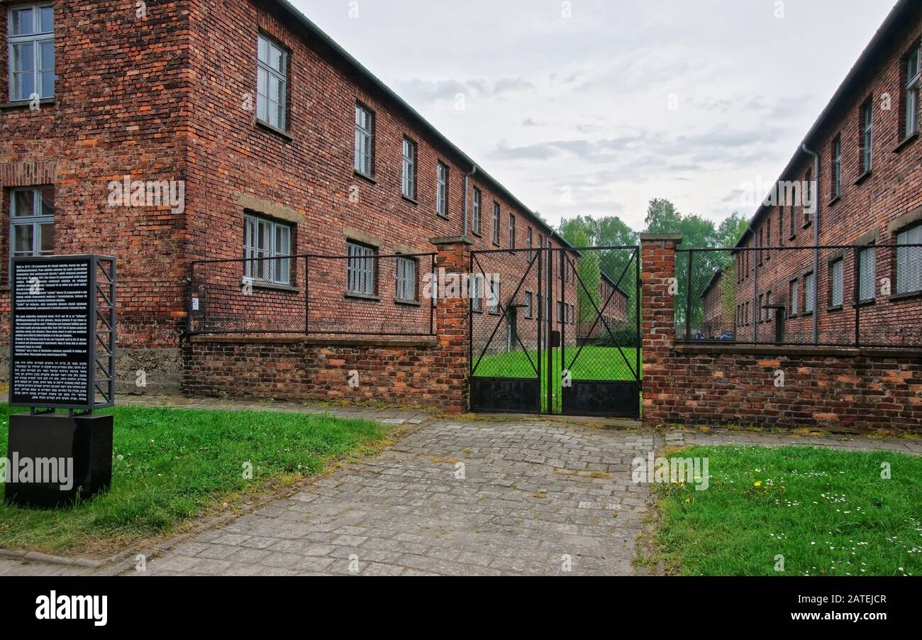 Entrance gate into Auschwitz concentration camp Stock Photo - Alamy