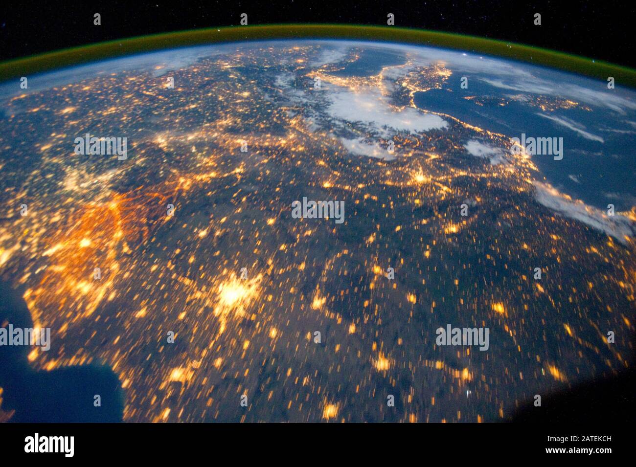 ISS - 15 Oct 2011 - The Northern Lights - Aurora Borealis - as seen by ...