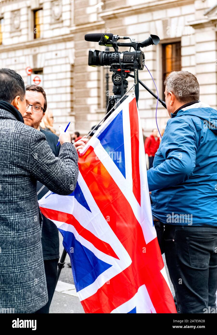 Uk flag video hi-res stock photography and images - Alamy