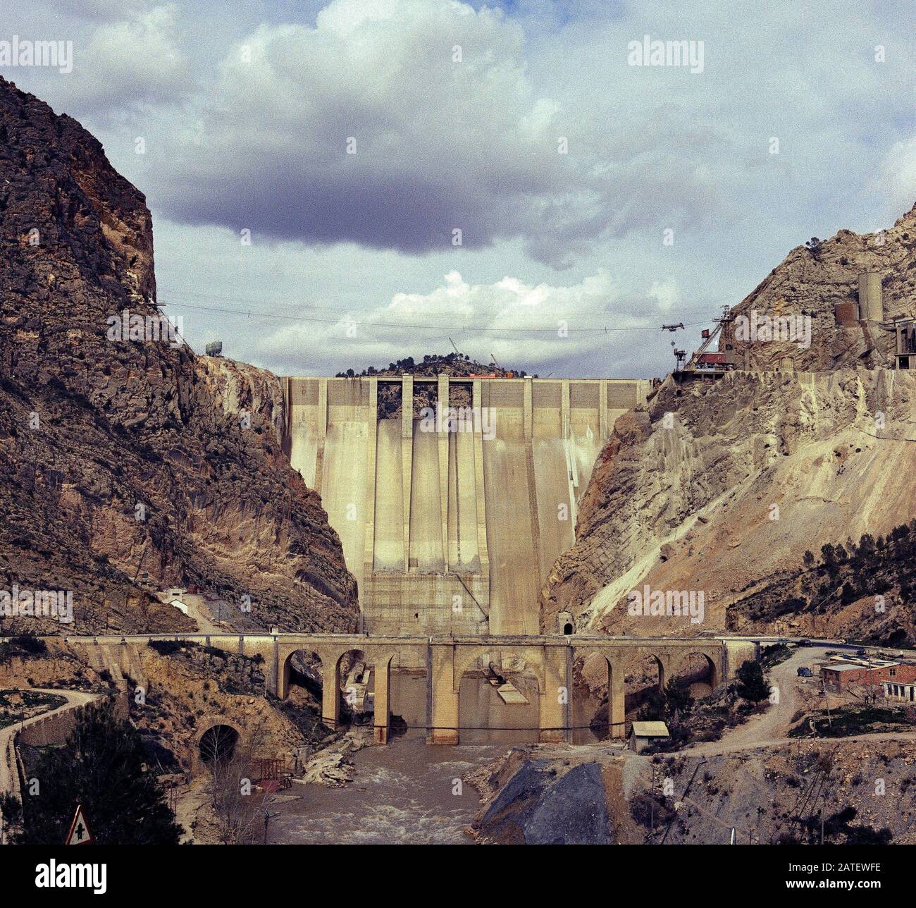 PRESA DEL EMBALSE. Location: EMBALSE DE CONTRERAS. PROVINCIA. Valencia ...