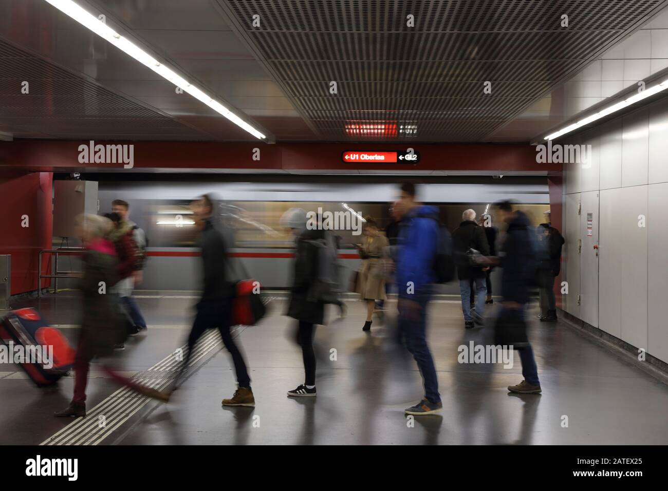 Vienna metro hi-res stock photography and images - Alamy