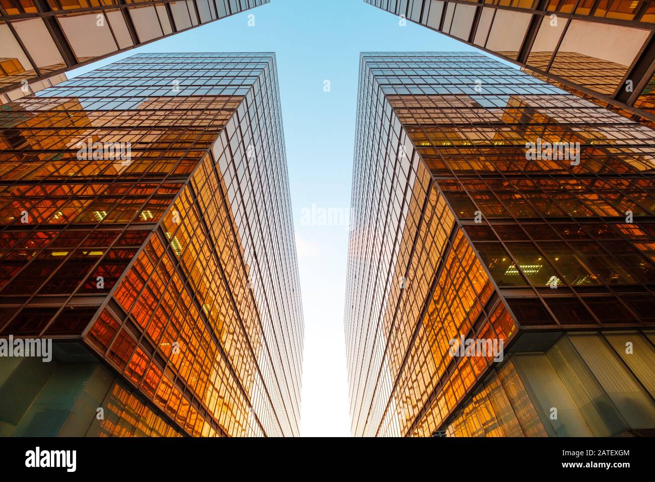 Golden facade hi-res stock photography and images - Alamy