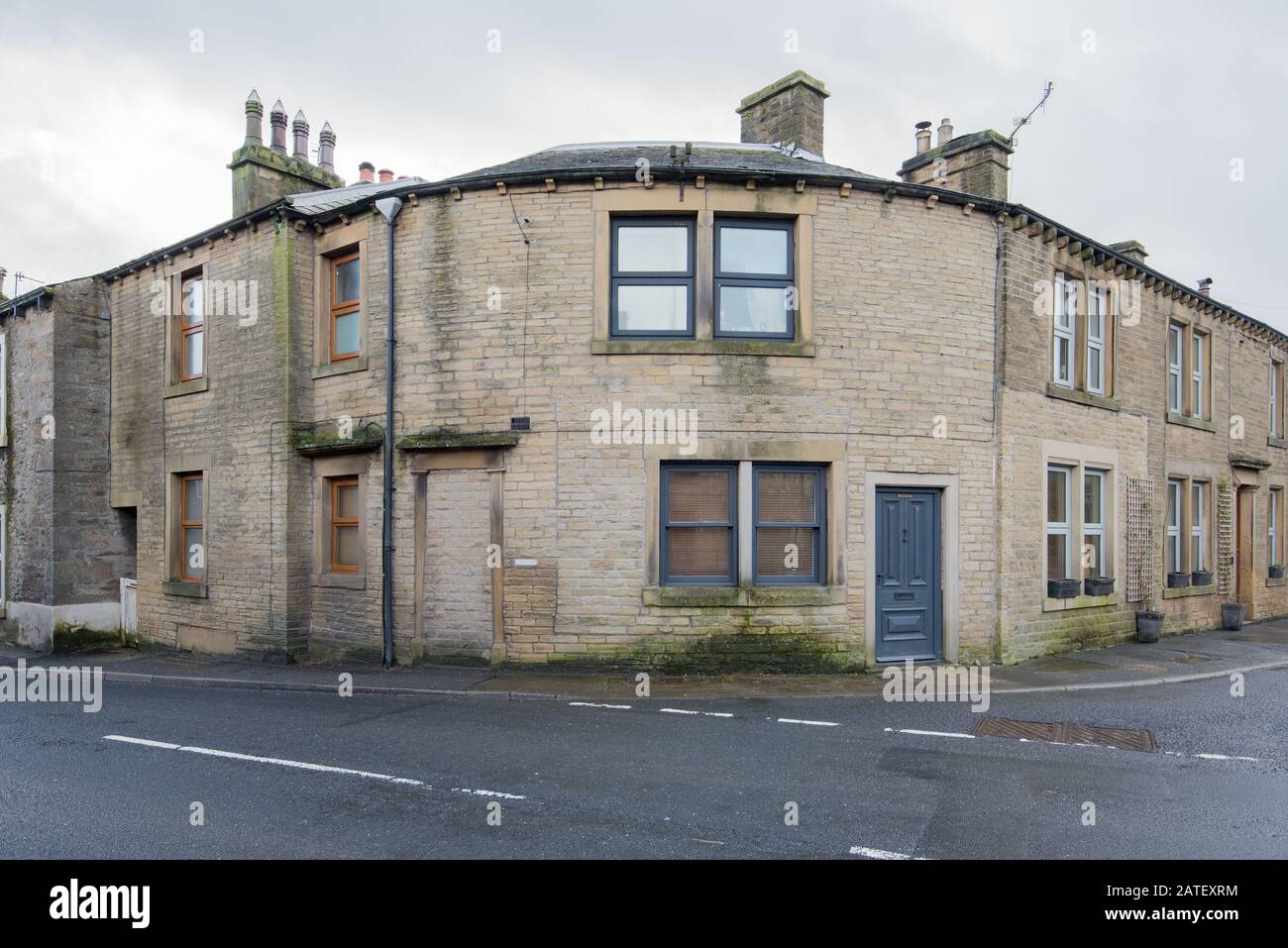 Curved terrace hi-res stock photography and images - Alamy