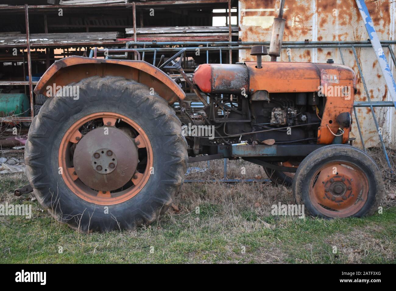 old rusty tractor Stock Photo - Alamy