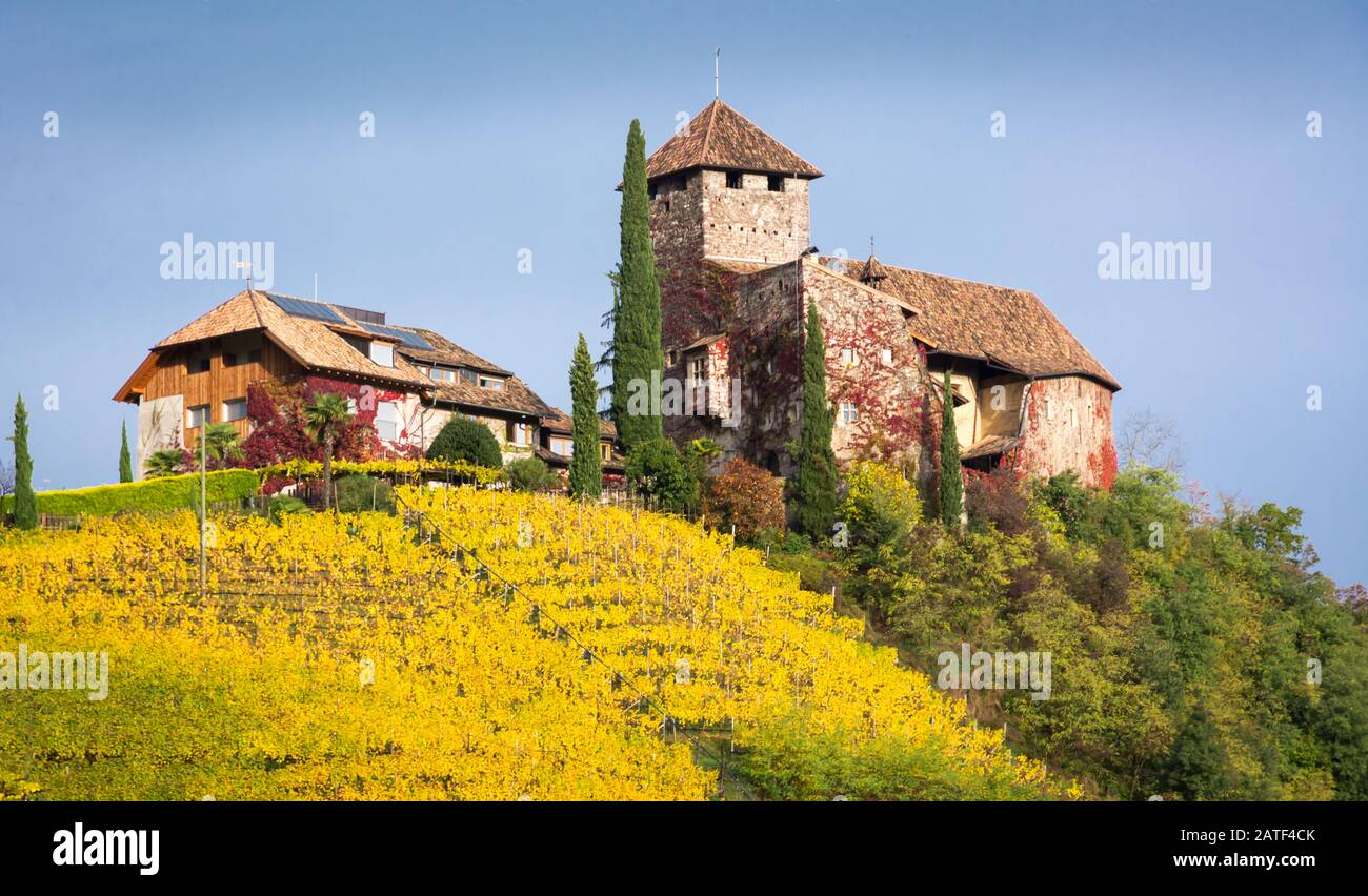 In medieval italian castles hi-res stock photography and images - Alamy