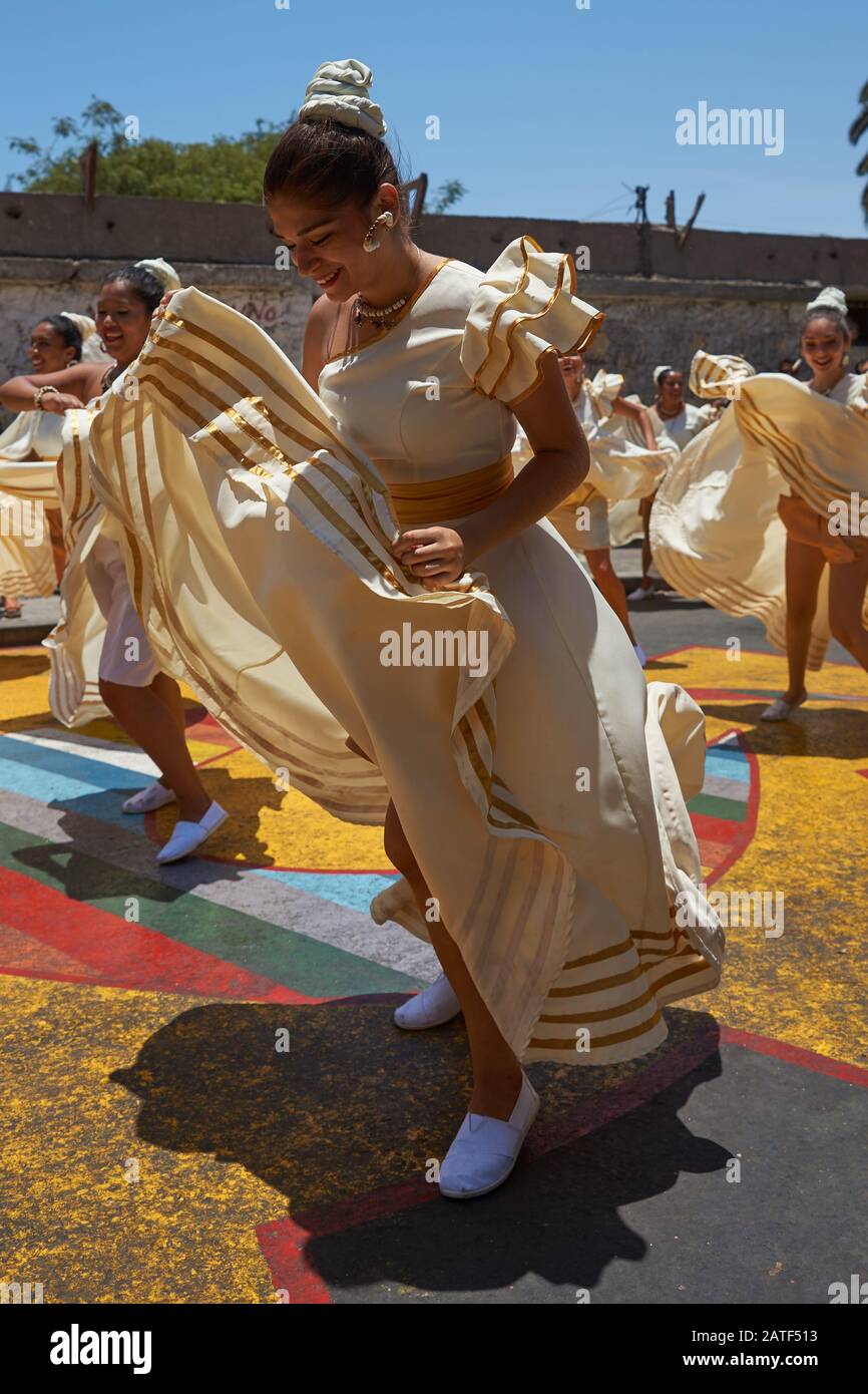 Group of dancers of Africa descent (Afrodescendiente) performing at the ...