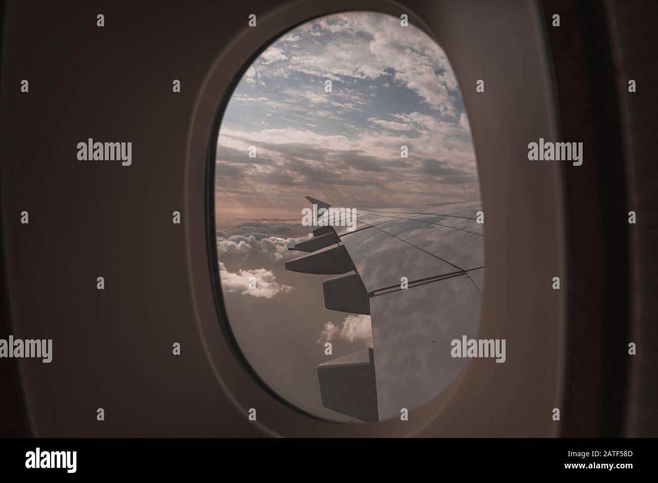 looking outside an airplane window Stock Photo - Alamy