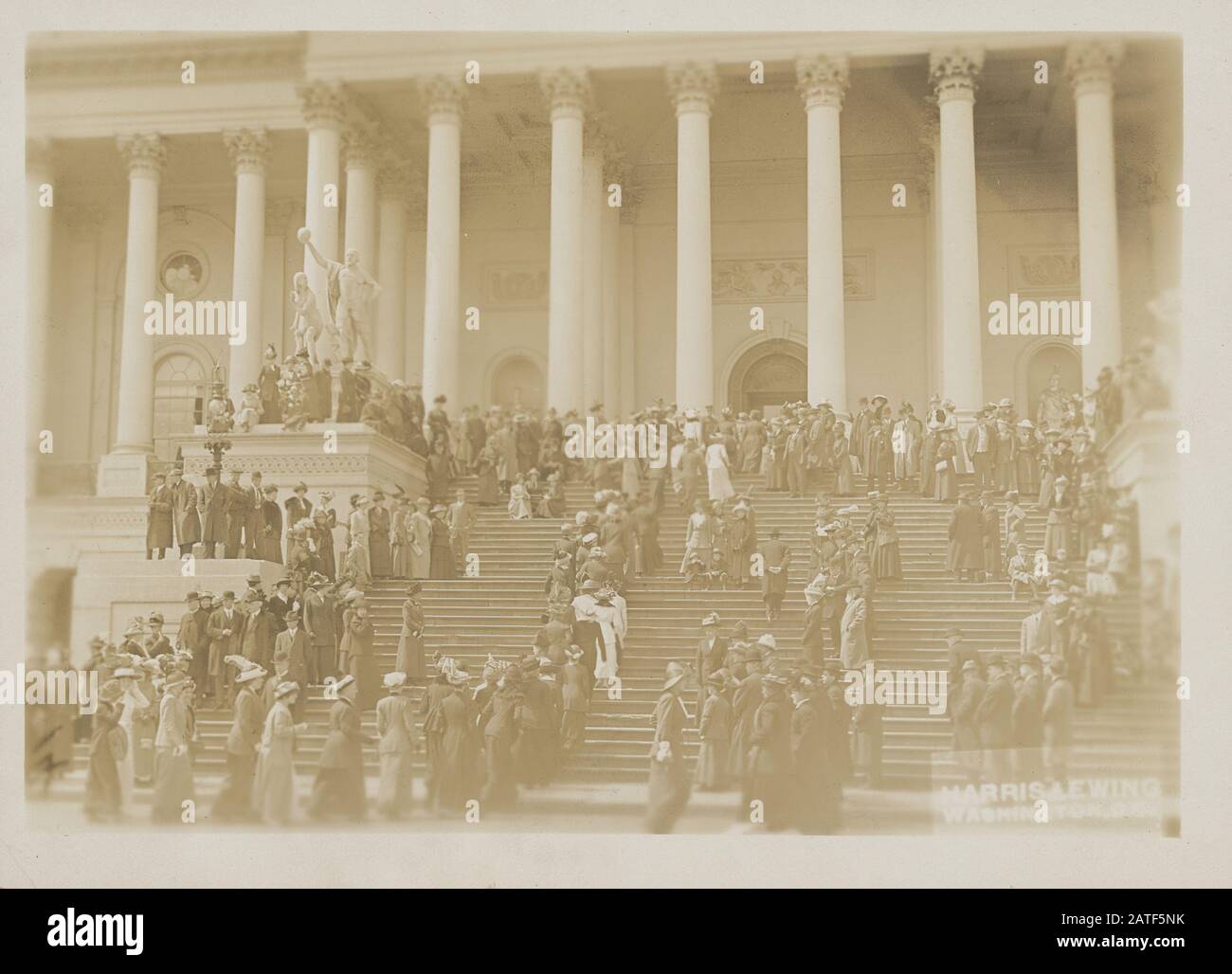 Suffragettes marching hi-res stock photography and images - Alamy