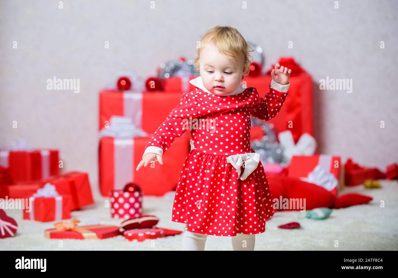 Things To Do With Toddlers At Christmas Little Baby Girl Play Near things-to-do-with-toddlers-at-christmas-little-baby-girl-play-near