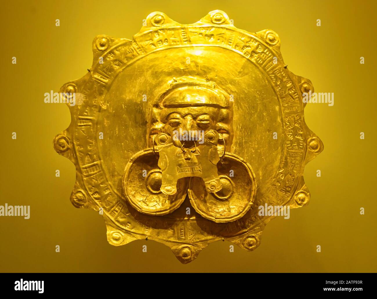 Gold plate, Museo del Oro, Bogotá, Colombia Stock Photo - Alamy