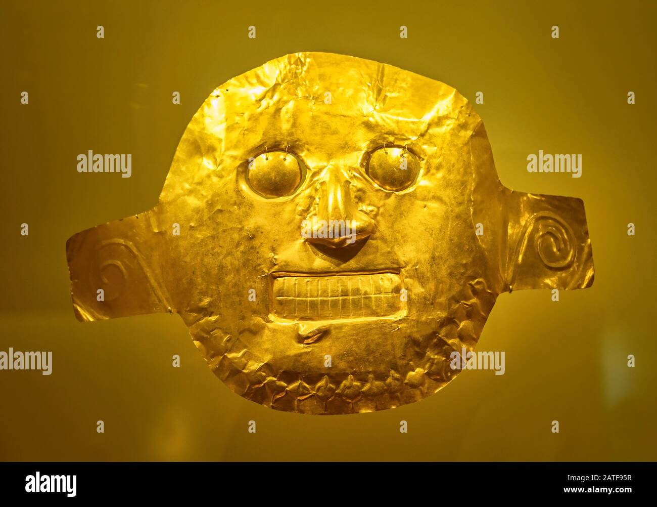 Gold plate, Museo del Oro, Bogotá, Colombia Stock Photo - Alamy