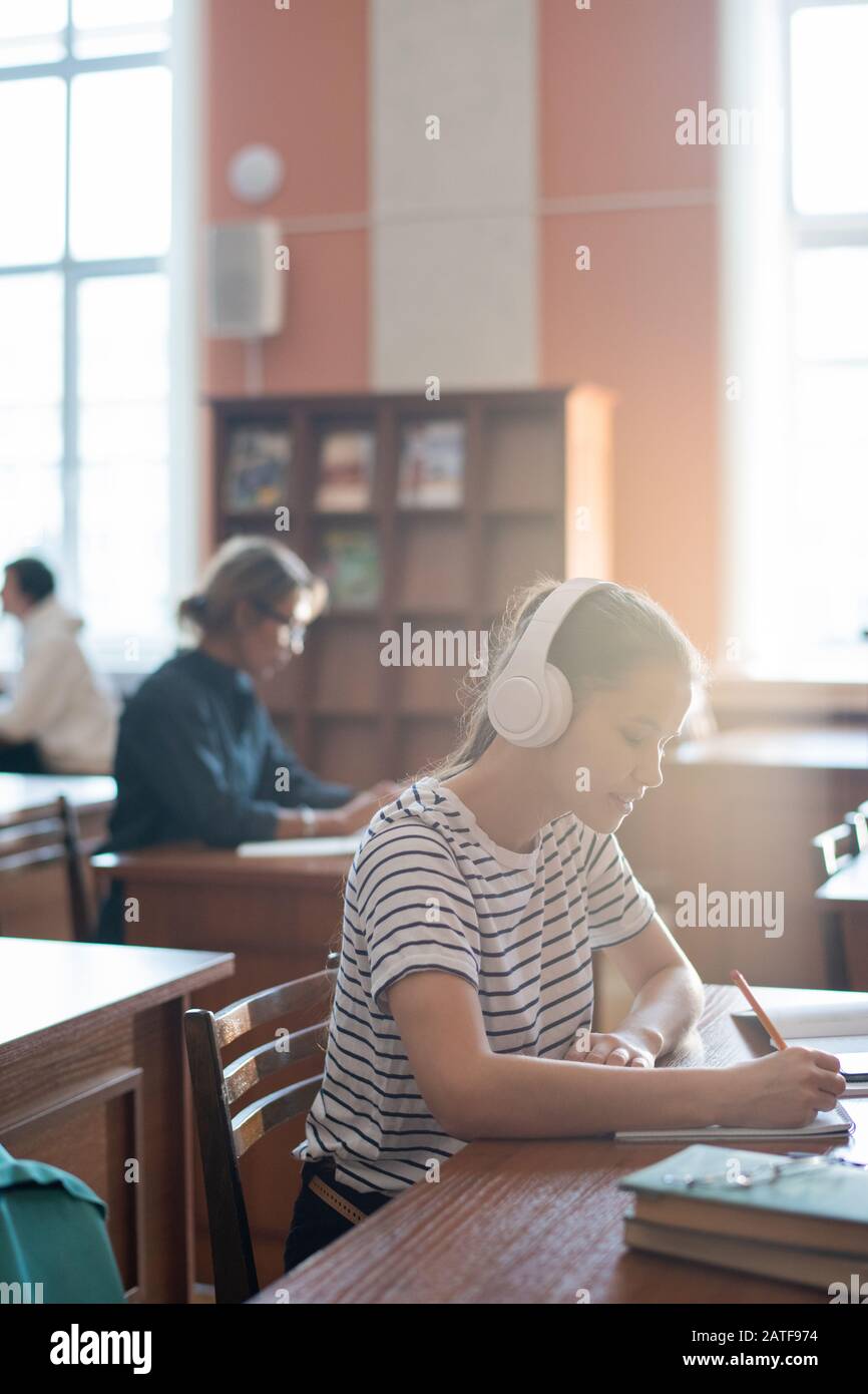 School student headphones classroom hi-res stock photography and images ...