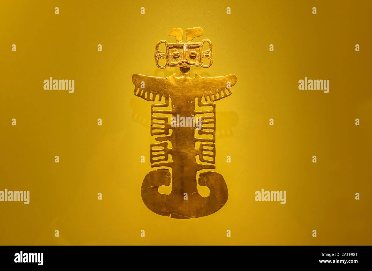Gold plate, Museo del Oro, Bogotá, Colombia Stock Photo - Alamy