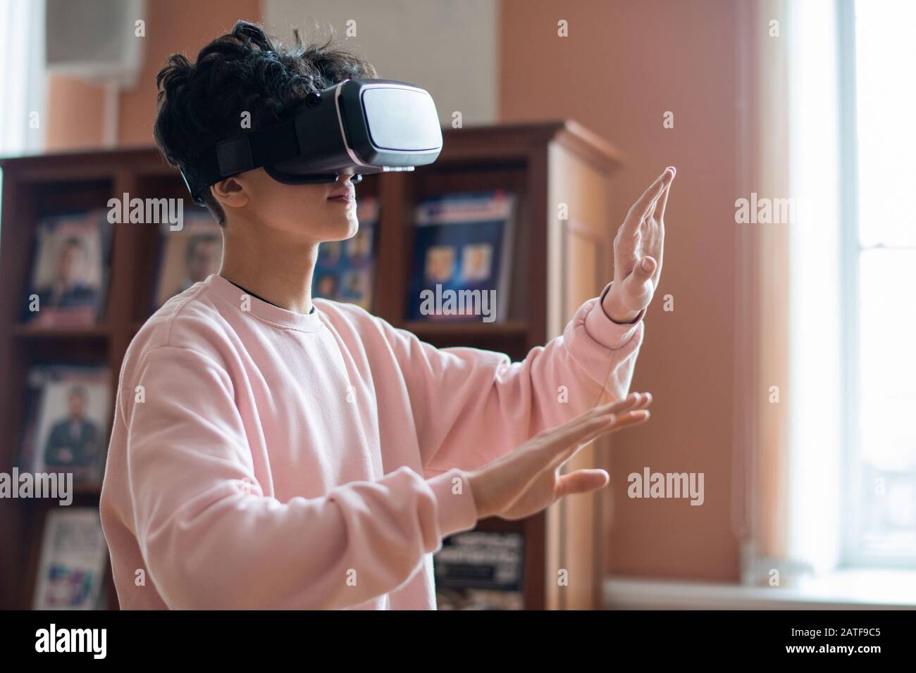 Augmented reality screen people hi-res stock photography and images - Alamy