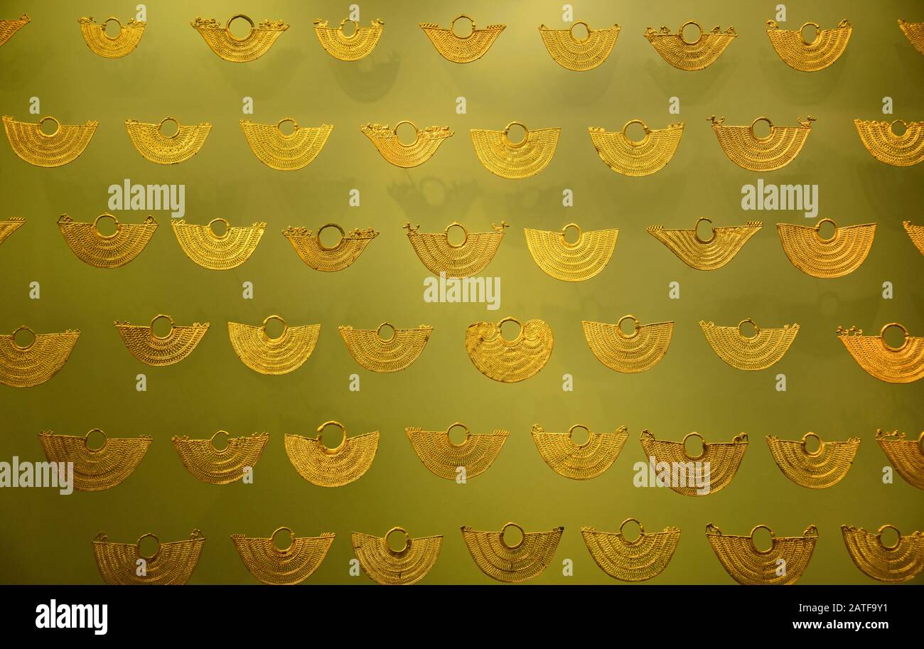 Gold plate, Museo del Oro, Bogotá, Colombia Stock Photo - Alamy