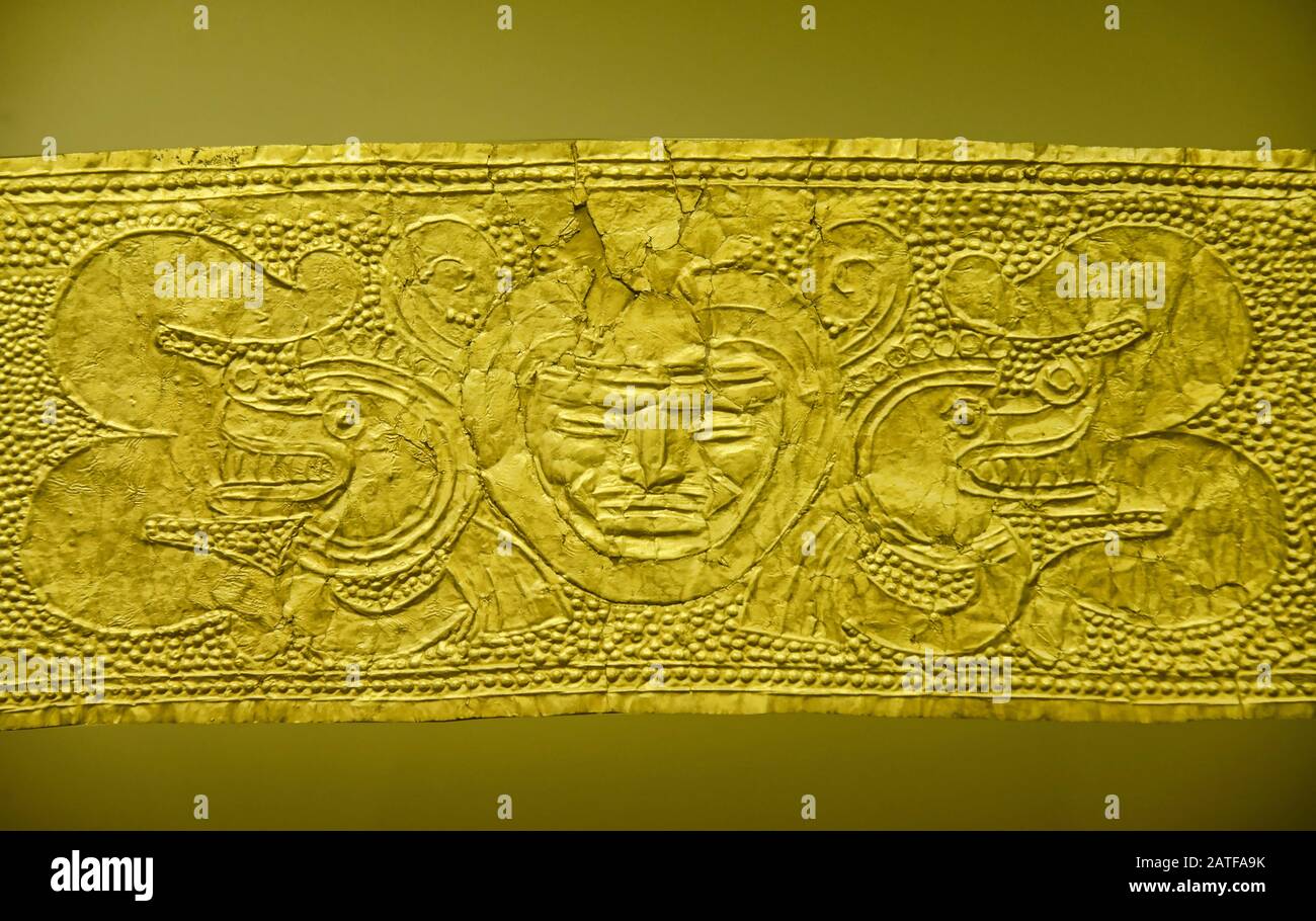 Gold plate, Museo del Oro, Bogotá, Colombia Stock Photo - Alamy