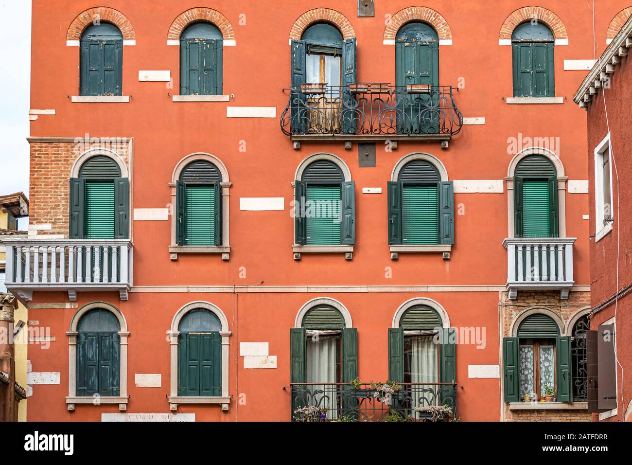 Stone coloured building hi-res stock photography and images - Alamy
