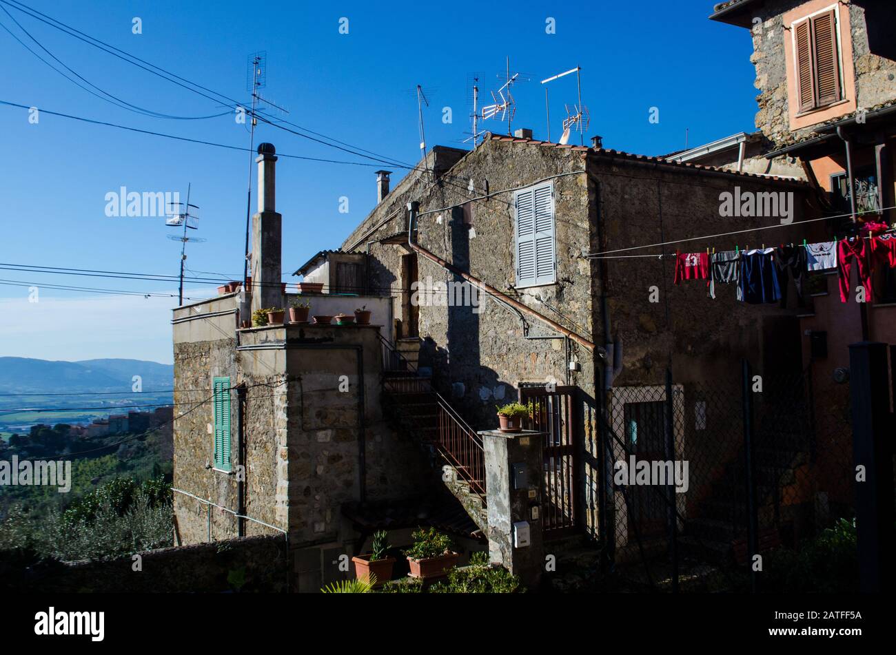 Medieval Italian town stone buildings hillside Stock Photo - Alamy