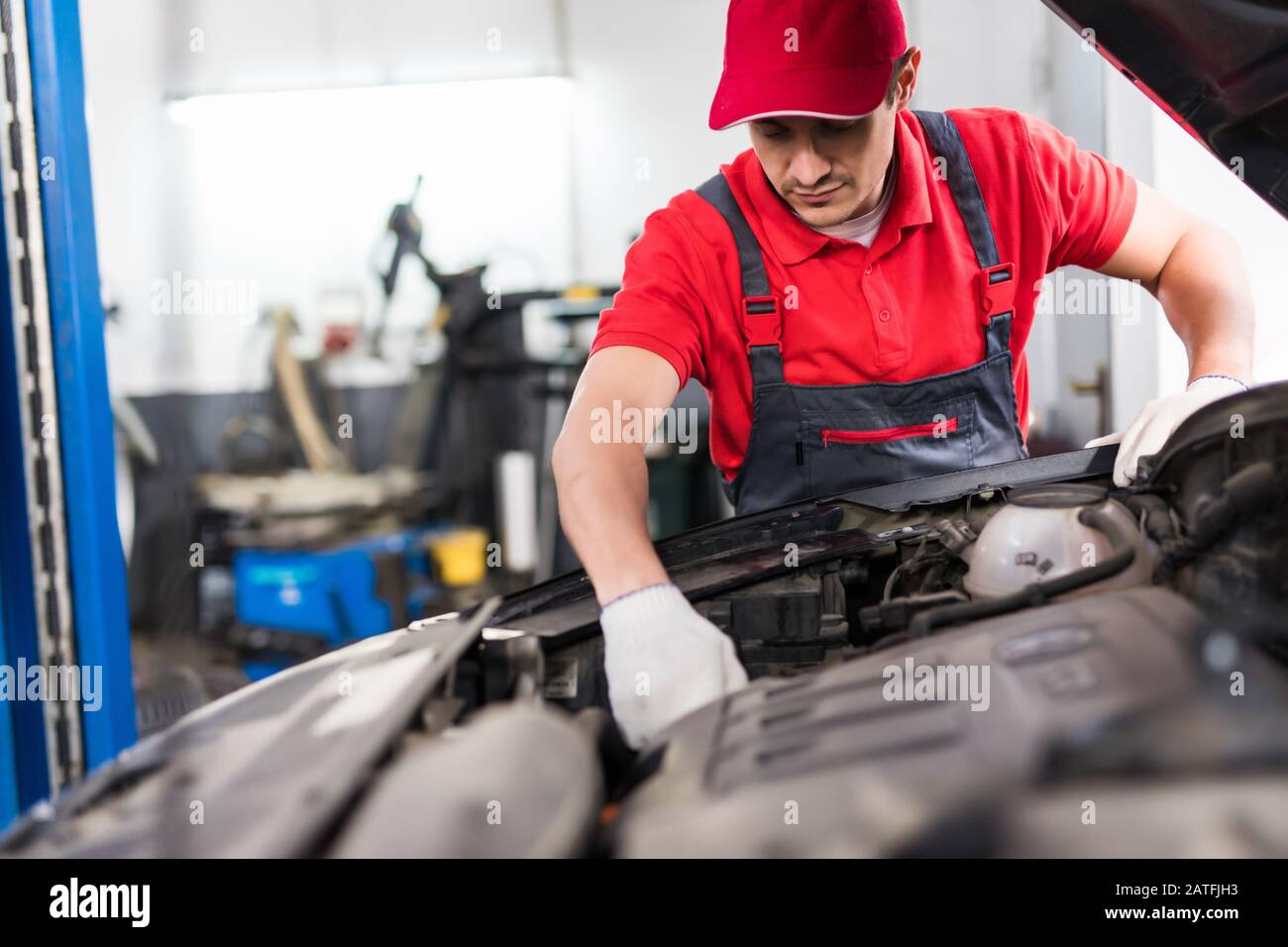 Mechanic working on a car engine Stock Photo - Alamy