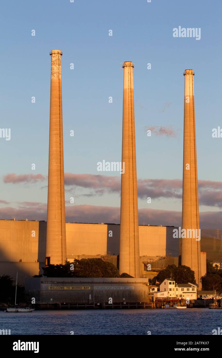 Three tall smokestacks hi-res stock photography and images - Alamy