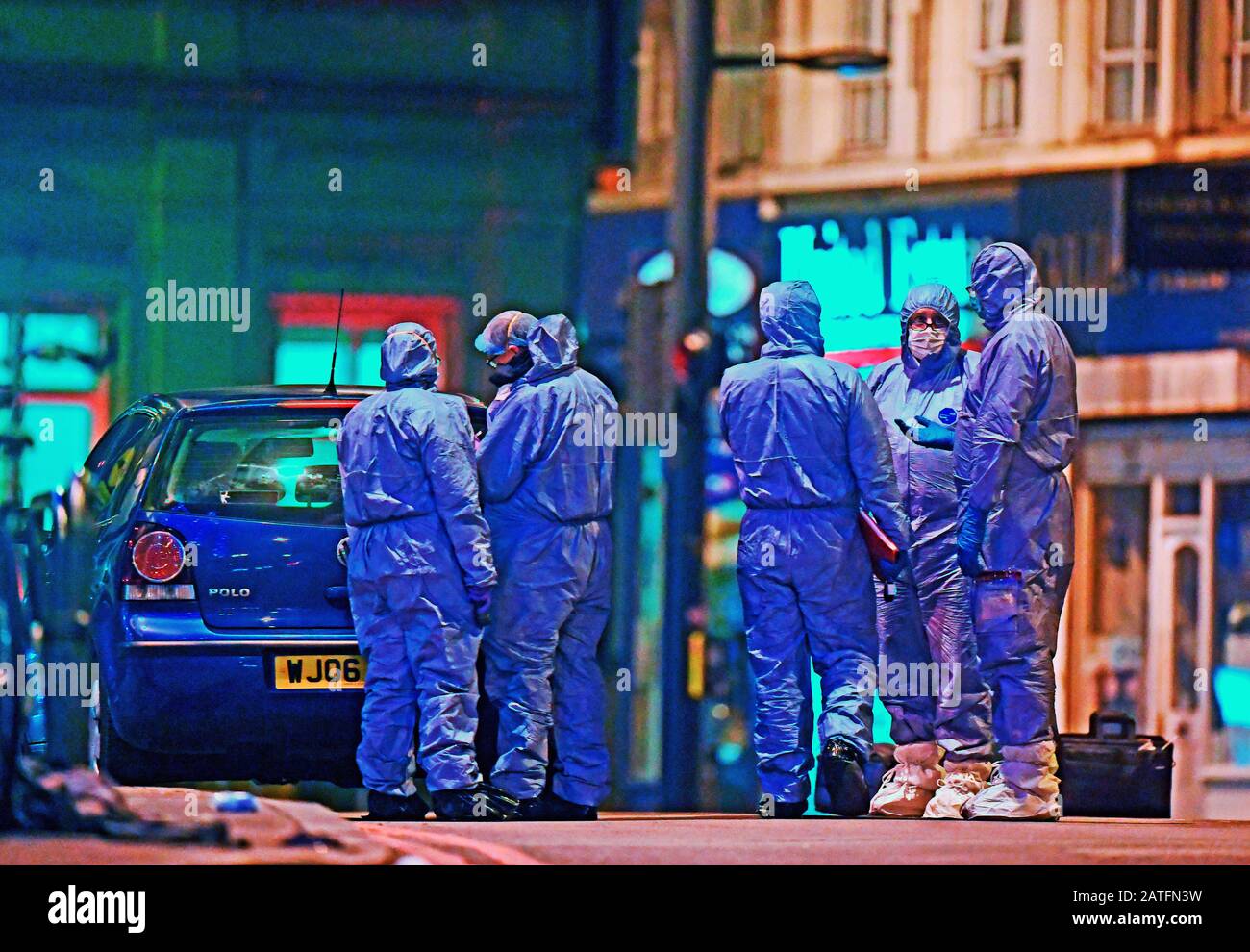Forensic officers work hi-res stock photography and images - Alamy