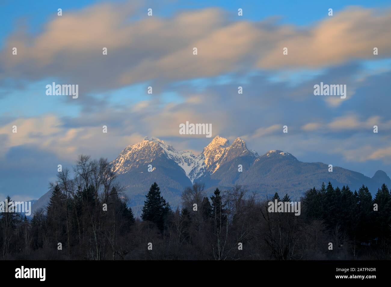 Golden hour snow hi-res stock photography and images - Alamy