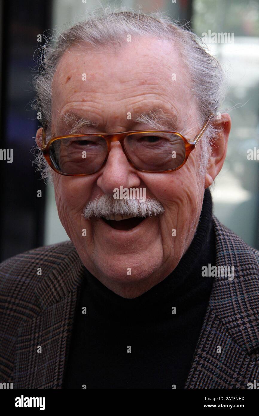 Alan whicker hi-res stock photography and images - Alamy