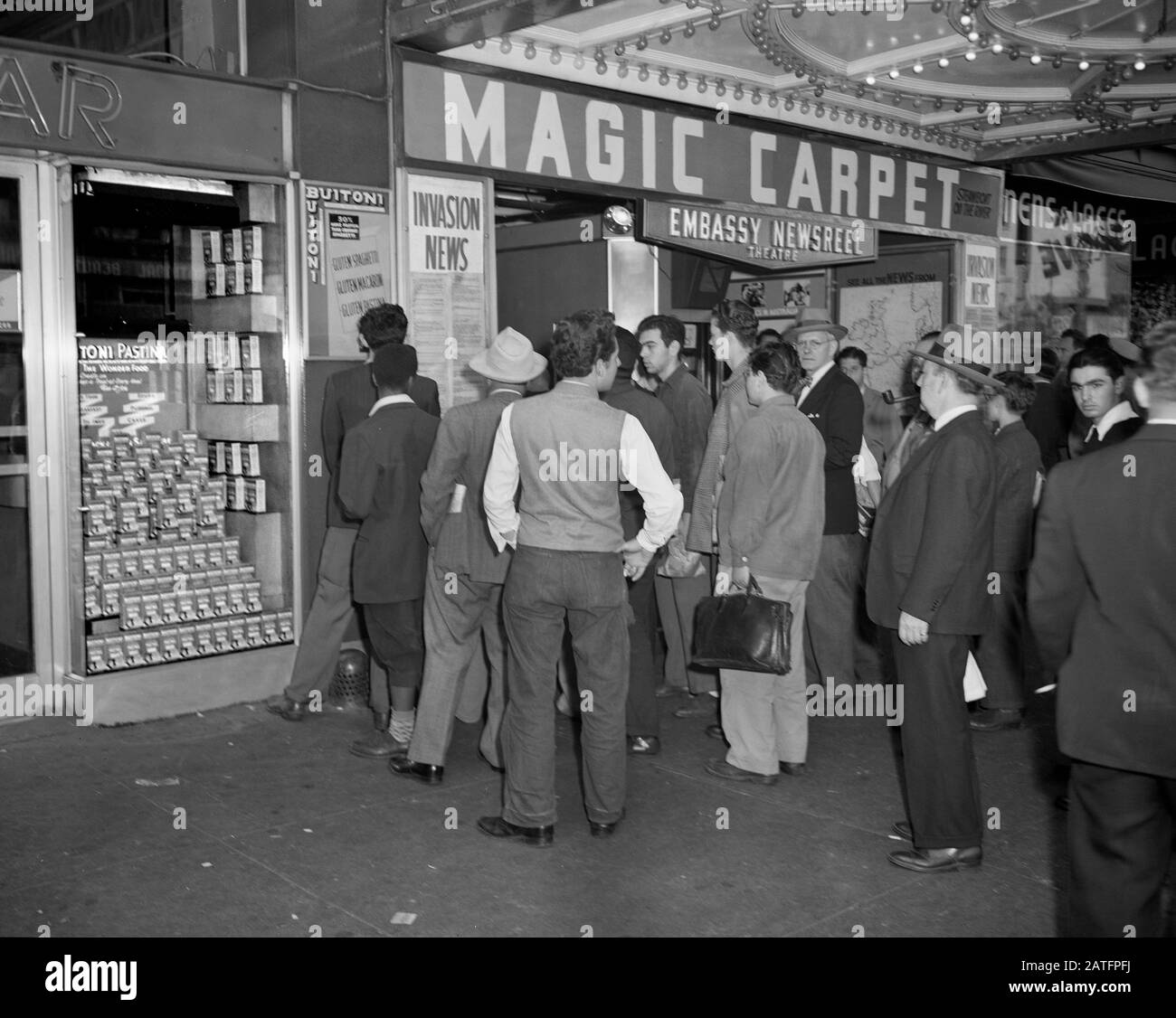 Times square night retro hi-res stock photography and images - Alamy