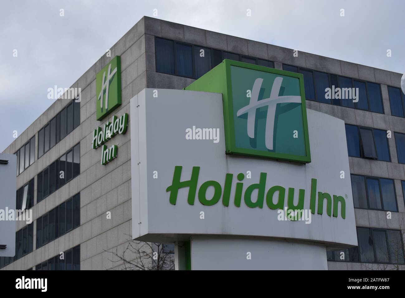 The Holiday Inn on Saxon Gate West in Central Milton Keynes Stock Photo ...